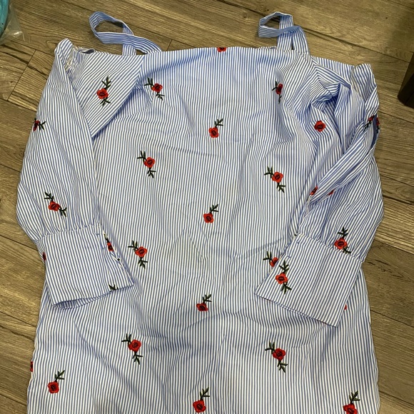 Dresses | Small Rose Detailed Dress | Poshmark